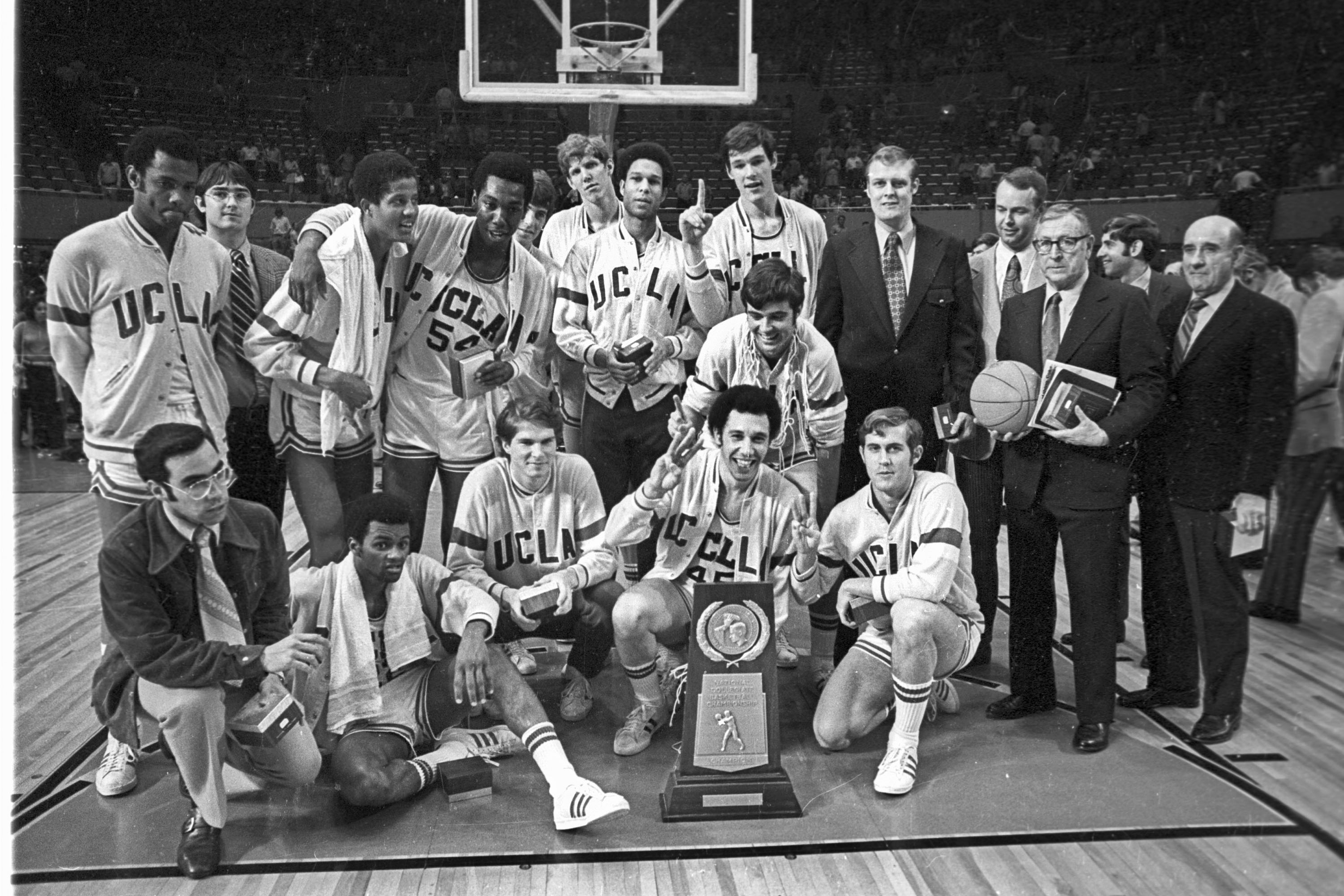 Remembering the Los Angeles Sports Arena: One Year after a Cultural ...